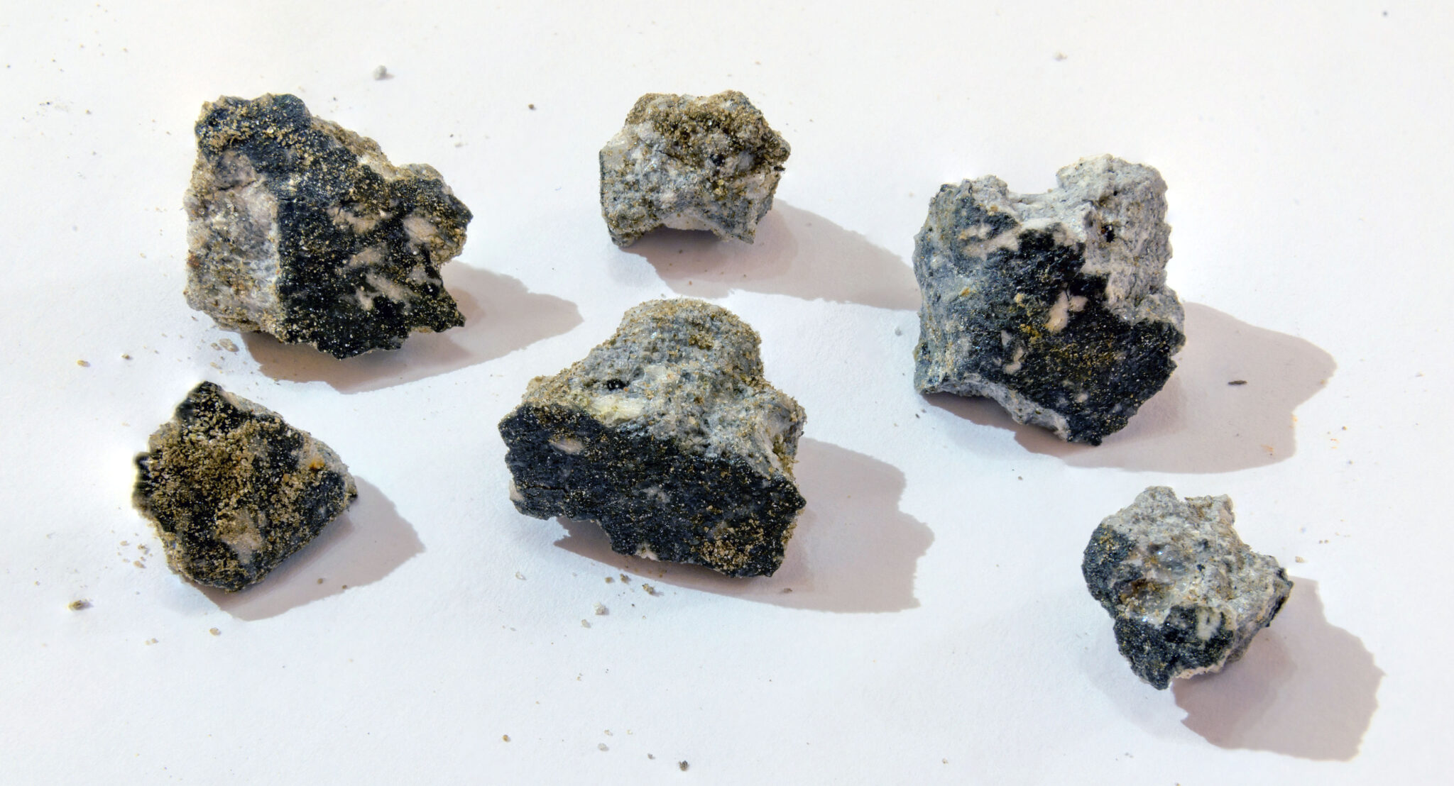 RIBBECK (2024 BX1) Aubrite meteorite fall (~ 1760 g) between Selbelang ...