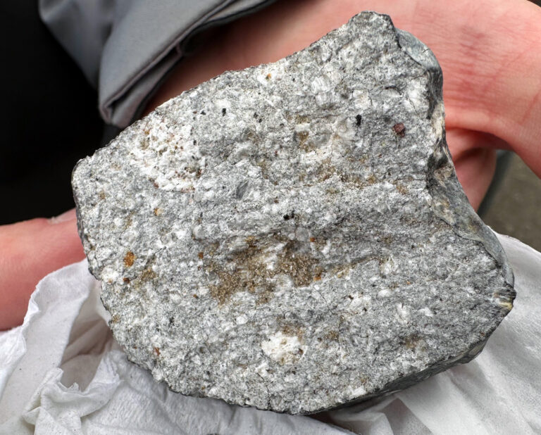 RIBBECK (2024 BX1) Aubrite meteorite fall (~ 1760 g) between Selbelang ...